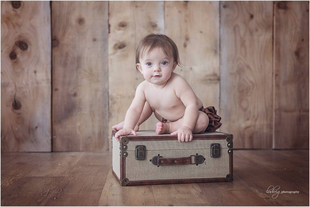 9 month old baby studio session - Ludwig Photography