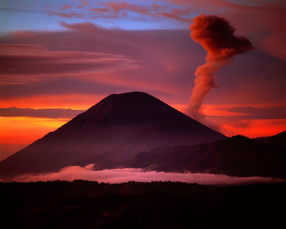 Sunrise volcano - Jim Zuckerman photography & photo tours