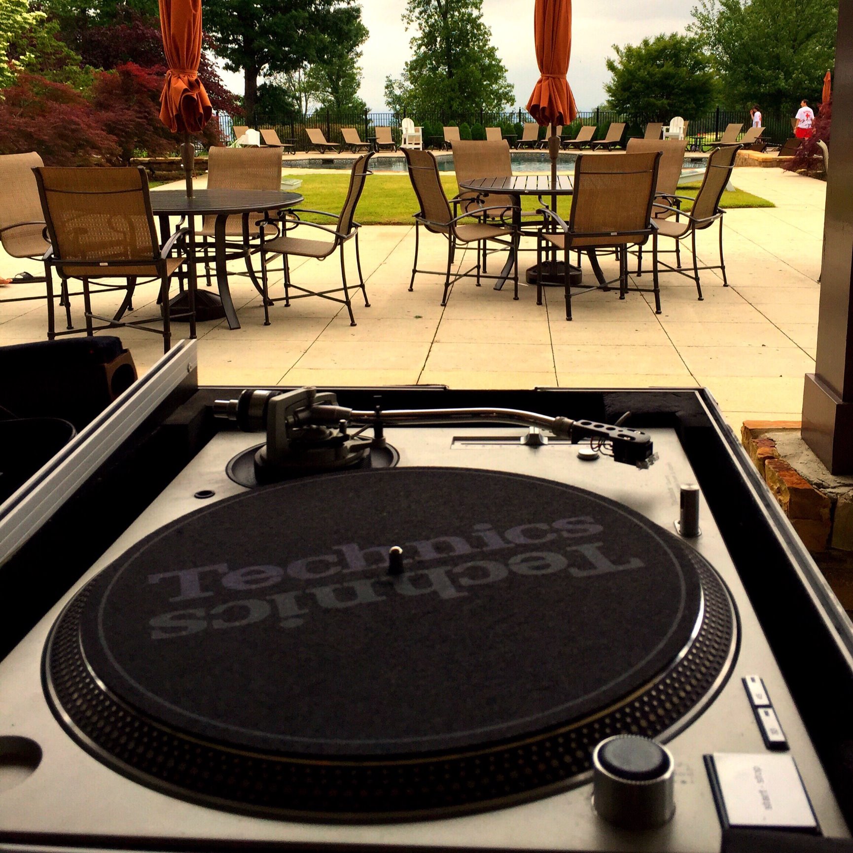 Poolside - Turntables! - DJ at The Ledges - Metropolitan Disc Jockey
