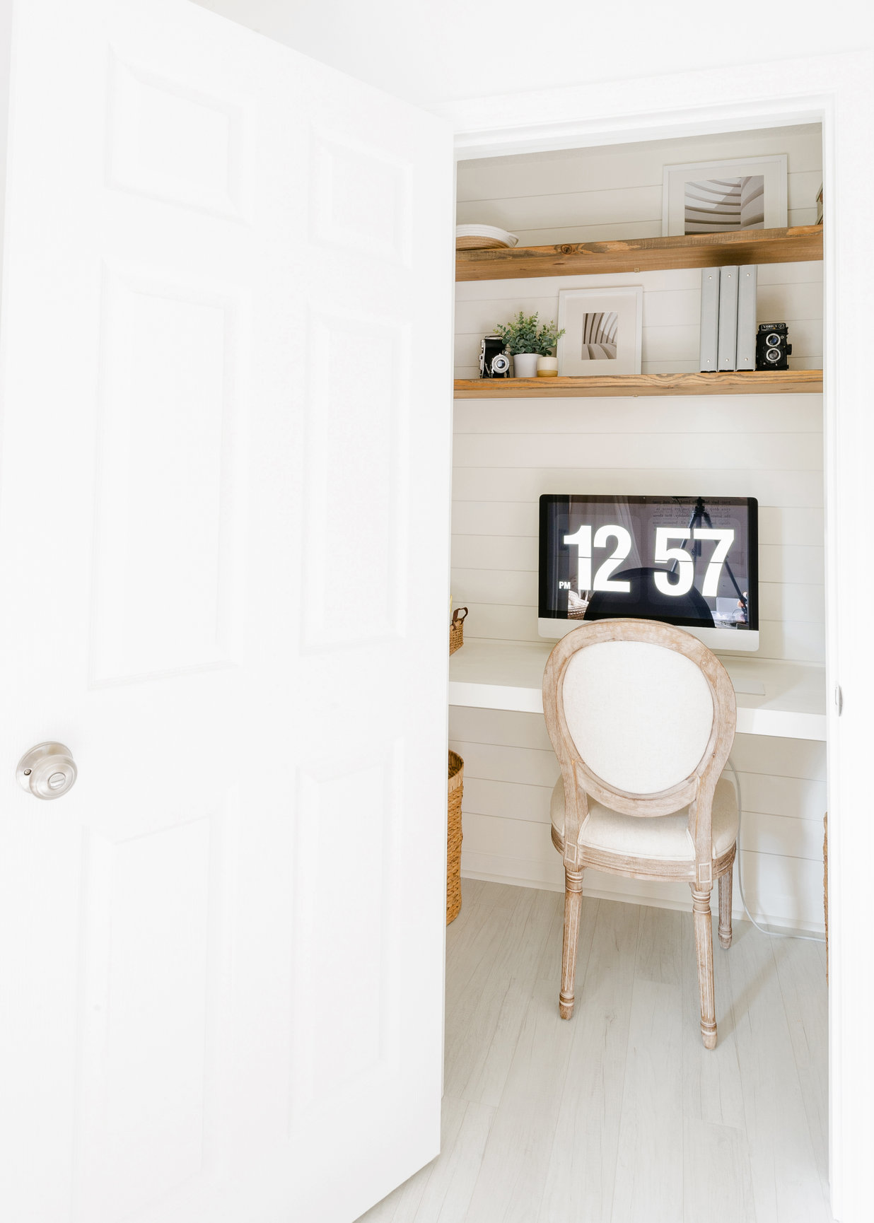 “CLOFFICE” CLOSET TURNED INTO AN OFFICE - DIY DESK - Rya Duncklee Studios