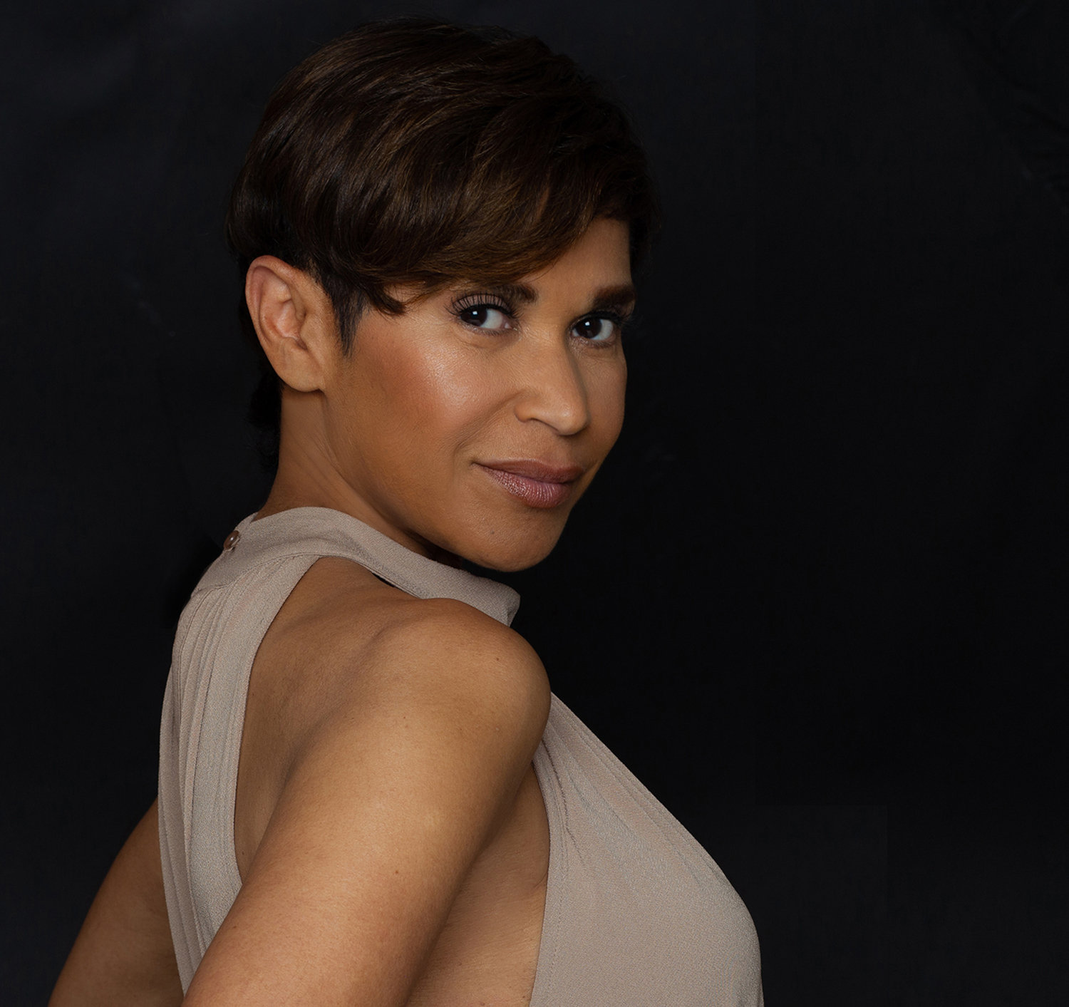 HEAD SHOT & BRAND PHOTOGRAPHY - Crystal Blake (Your Brand Photographer)