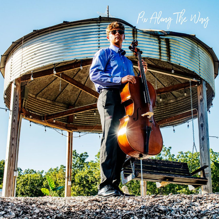 When to Schedule a Senior Photo Session - Pix Along The Way