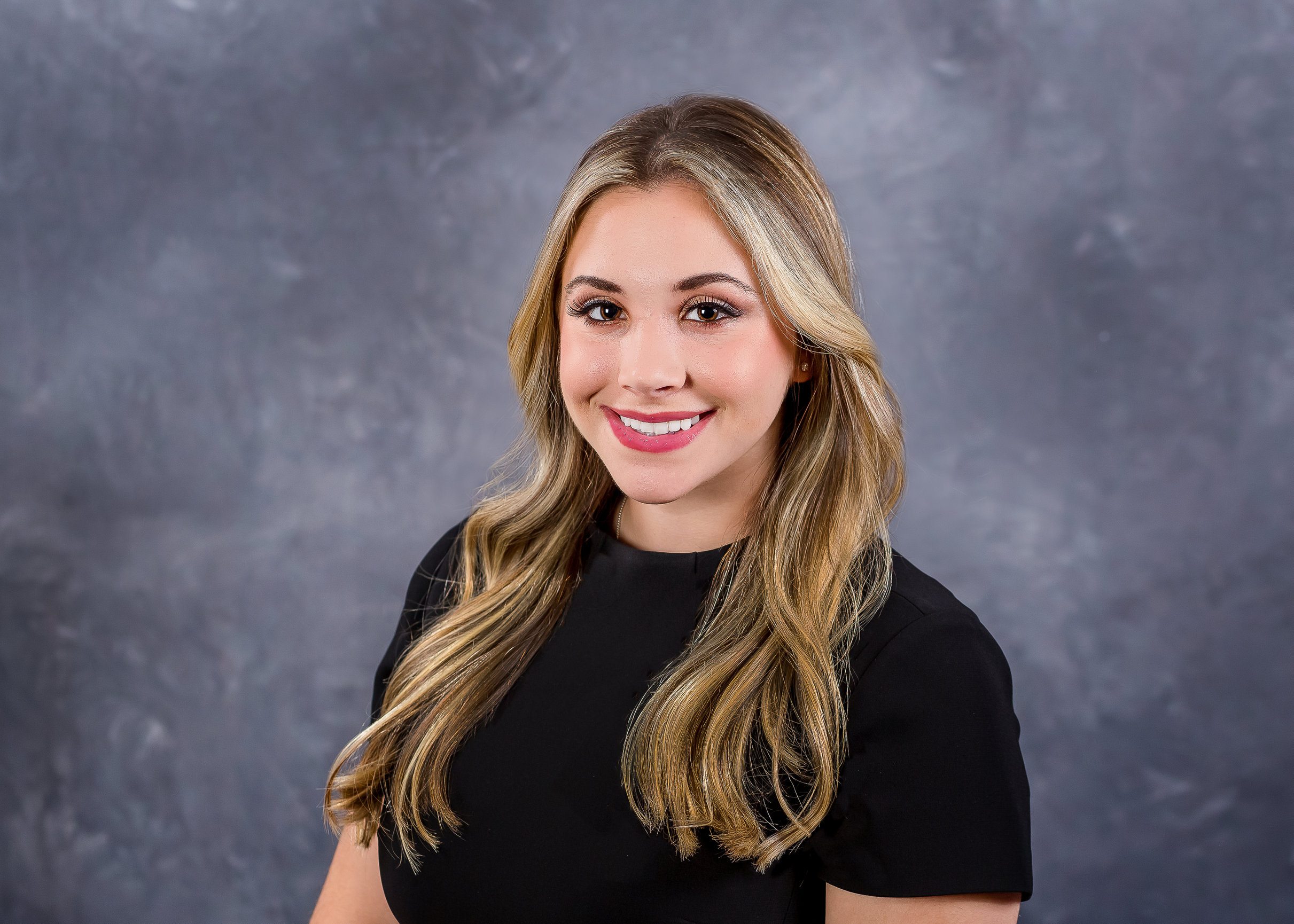 5 Reasons College Seniors Need Headshots - Lisa Mongulla Photography