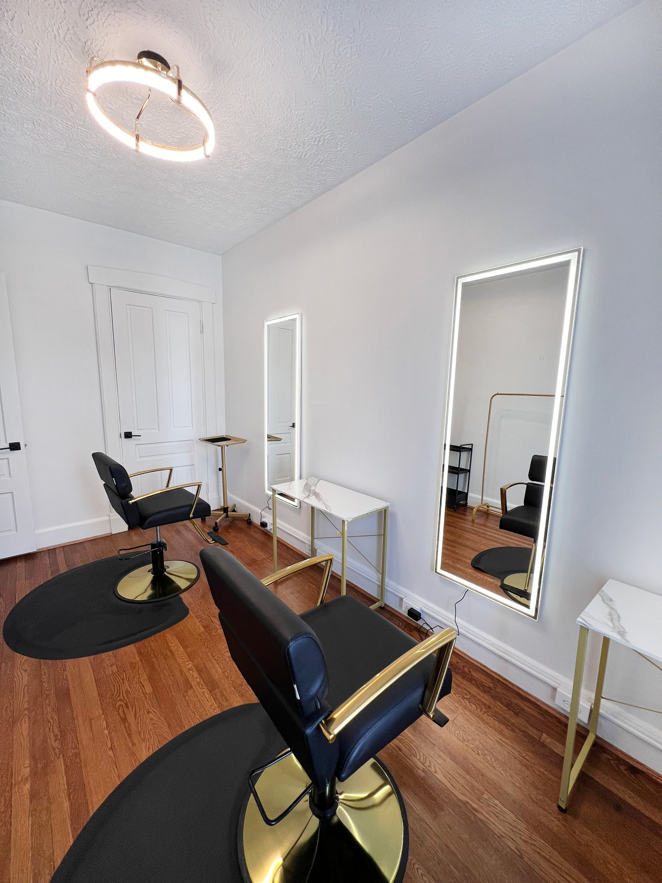 Glamour & Glow - Second & Main Studios