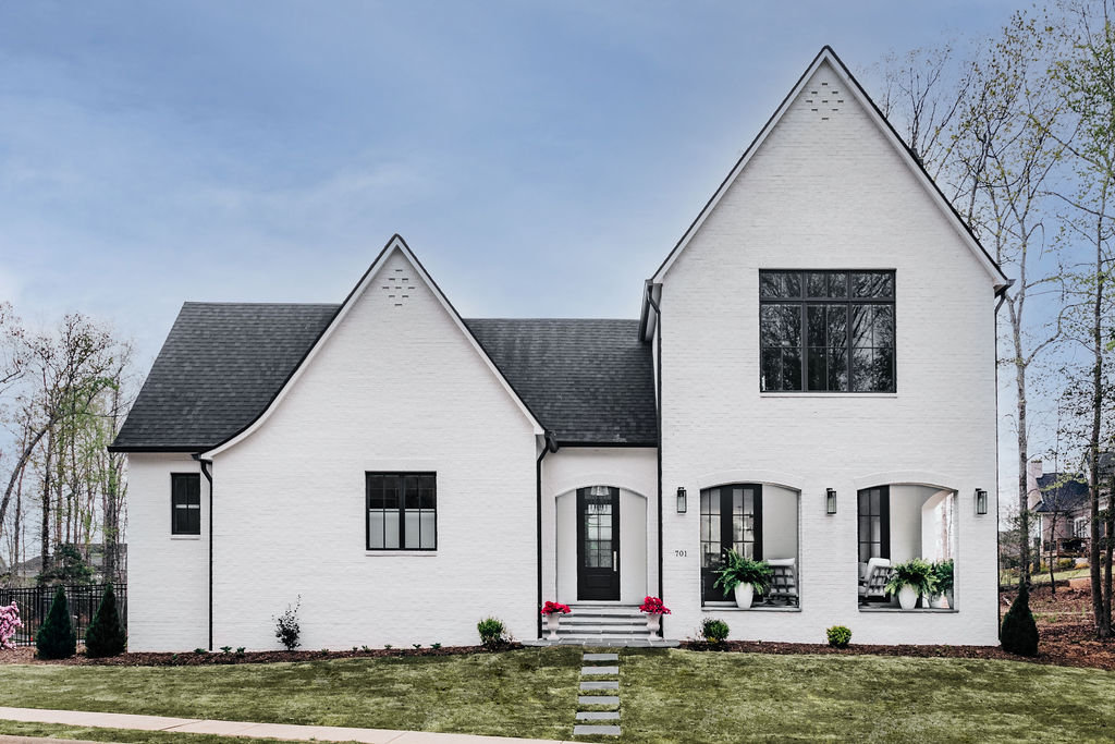 Acadia Minimal Manor - Stephanie Swander Interiors