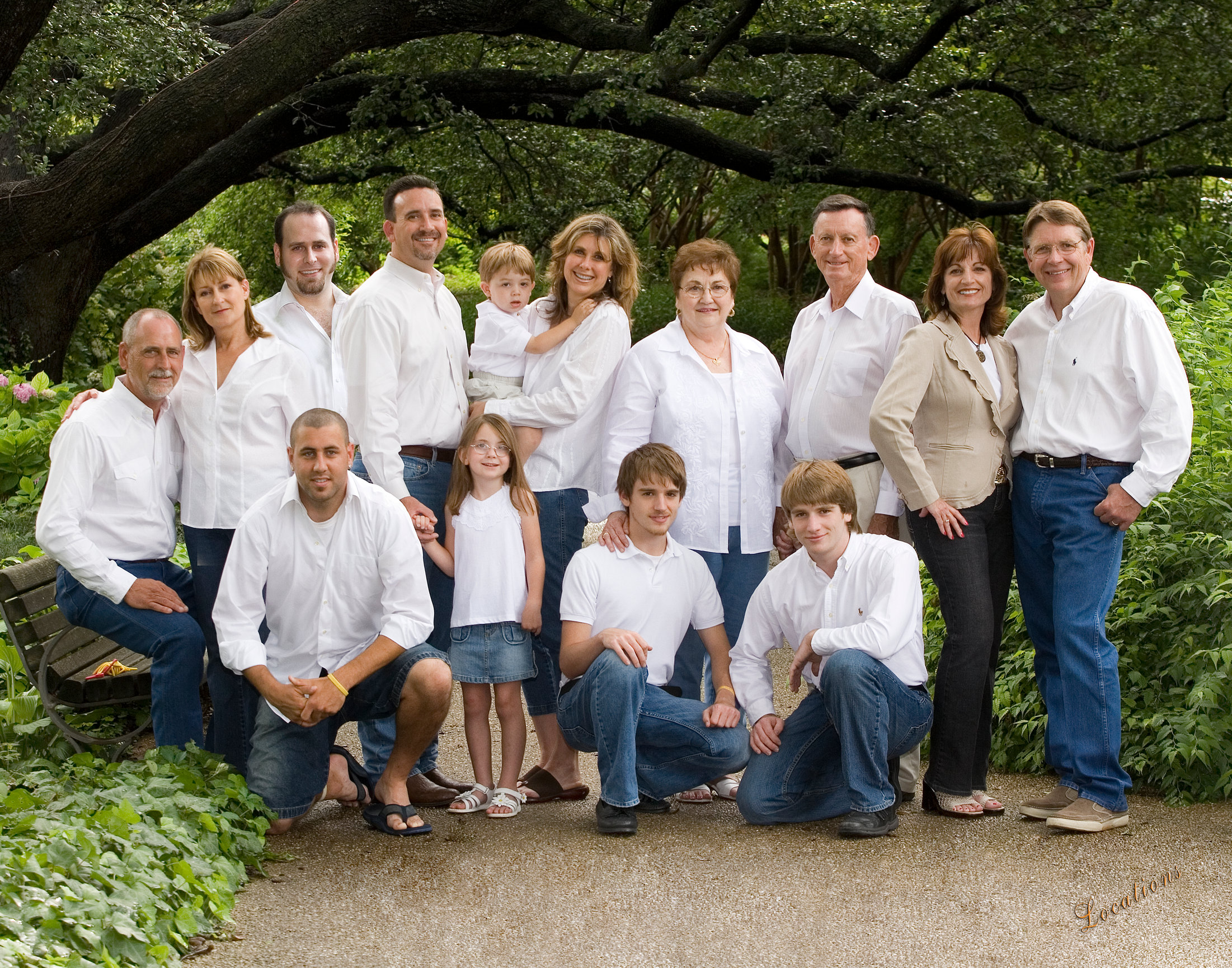 Family Photos 101: Posing Tips for Large Families