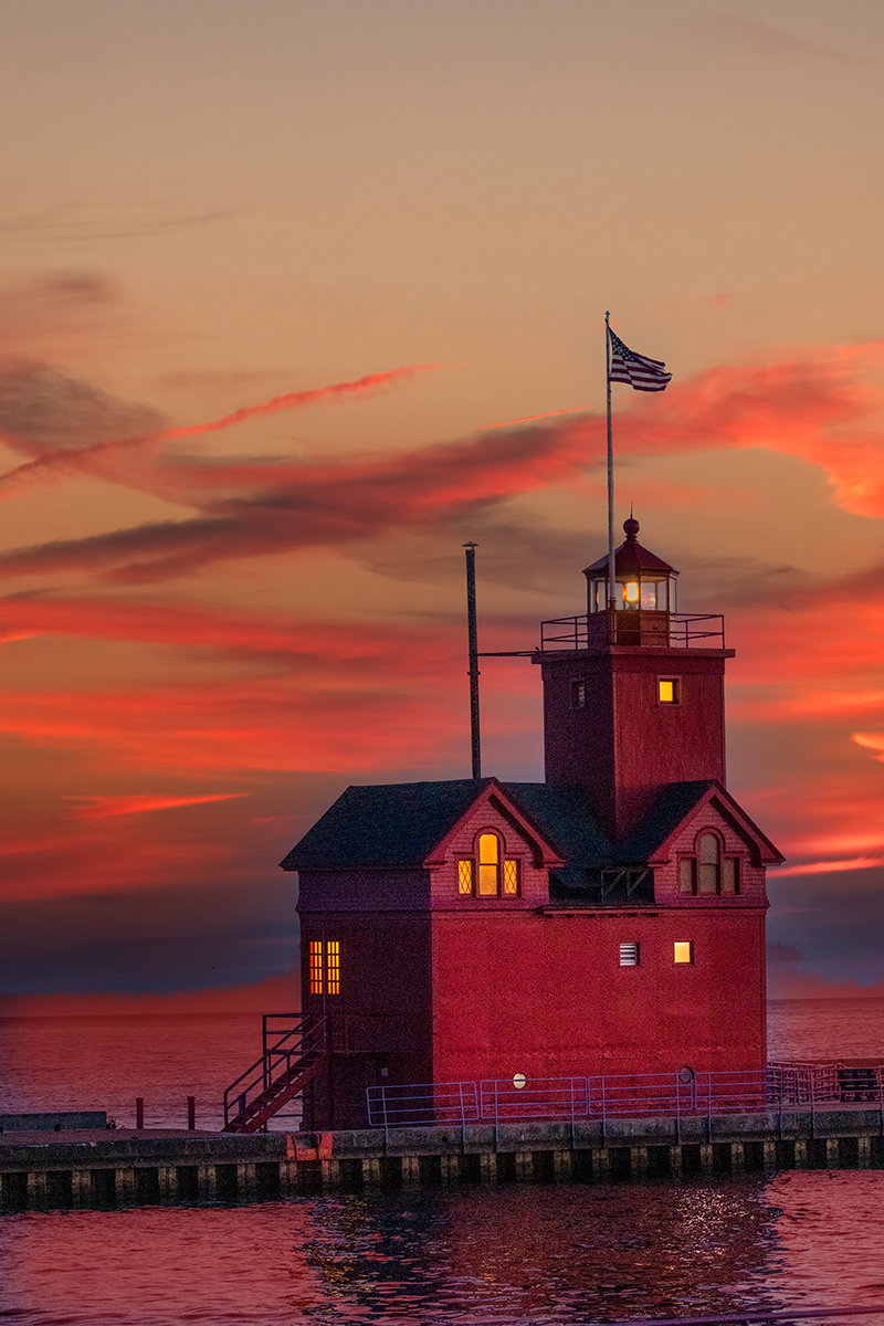 Holland Harbor Light - Jim Zuckerman photography & photo tours