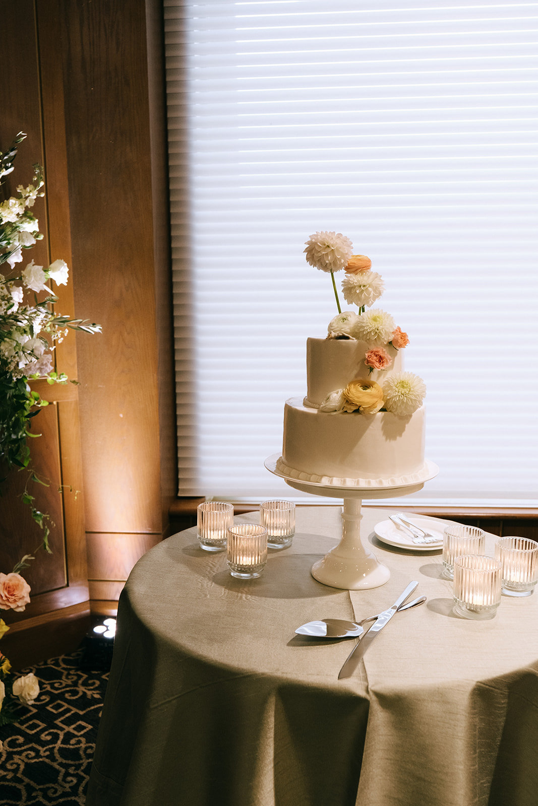 Elegant, Modern Wedding at the Calgary Golf and Country Club
