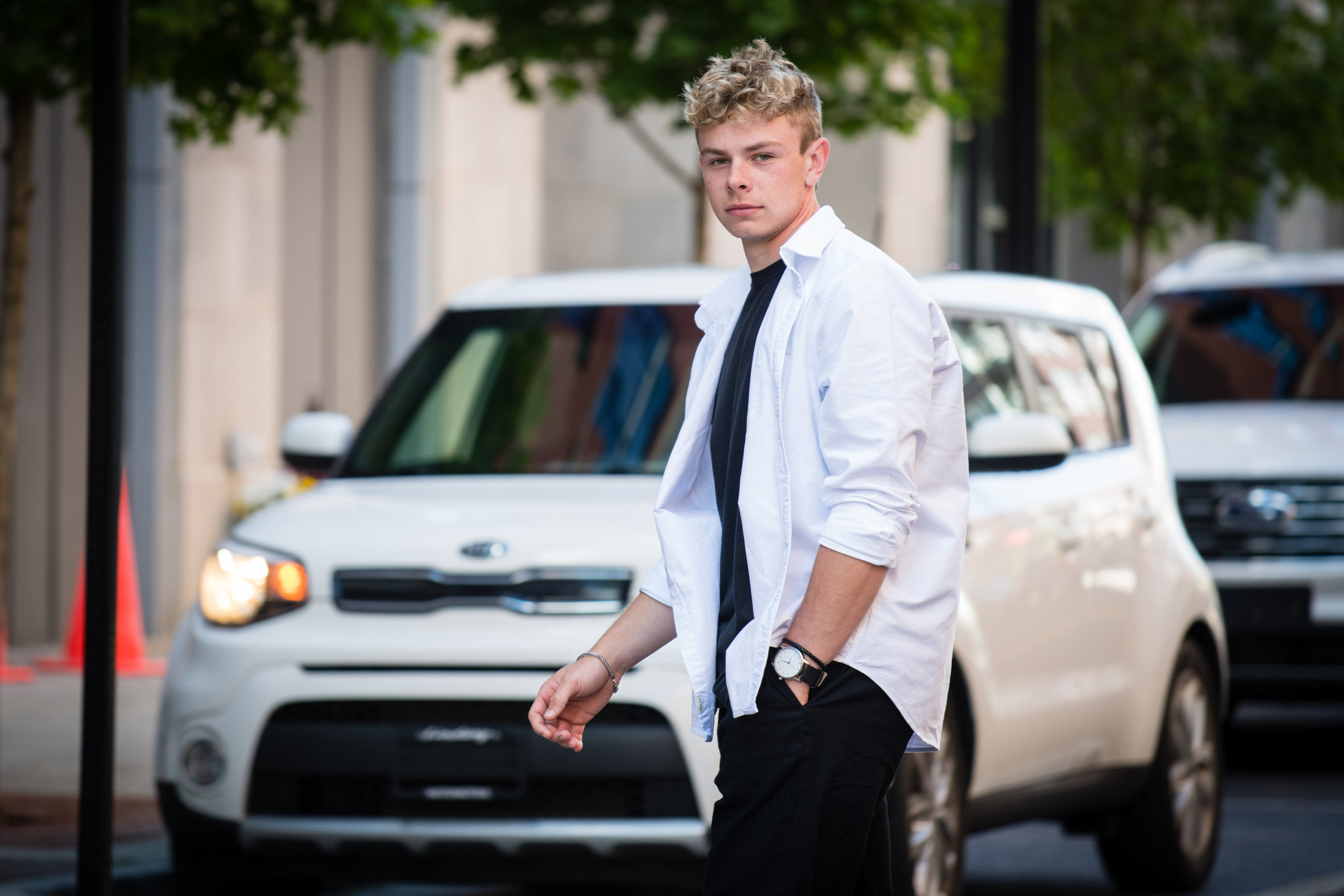 15 Poses for guys that are NOT CHEESY